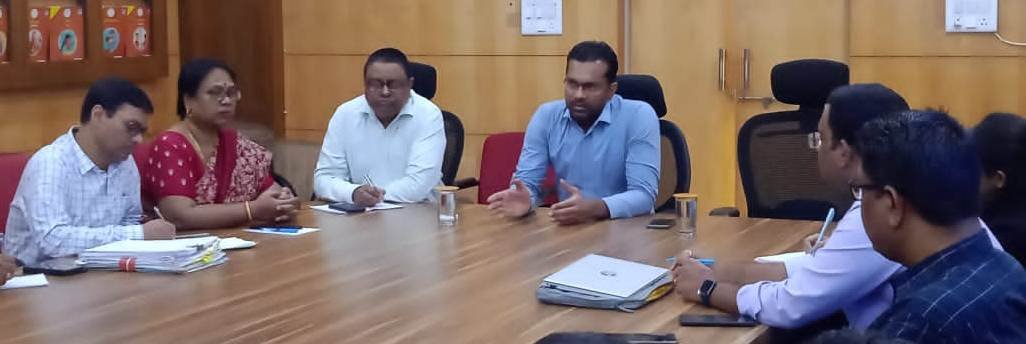 बुनियादी स्तर पाठ्यचर्या के आधार पर पाठ्य पुस्तकों को चिन्हित करने पर ...